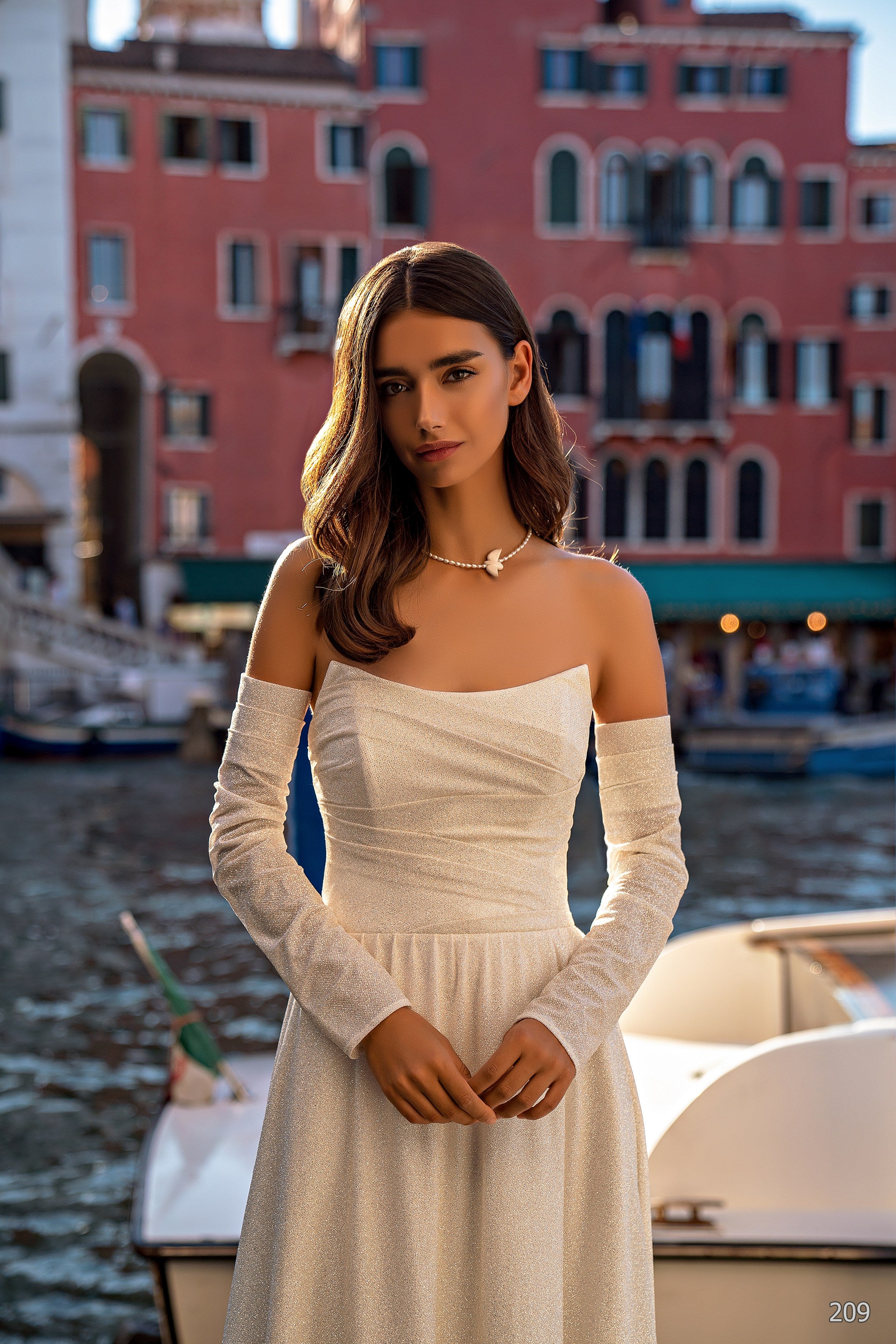 Off-the-shoulder long sleeves, dazzling opaque fabric, simple yet elegant – Marelli Exclusive
