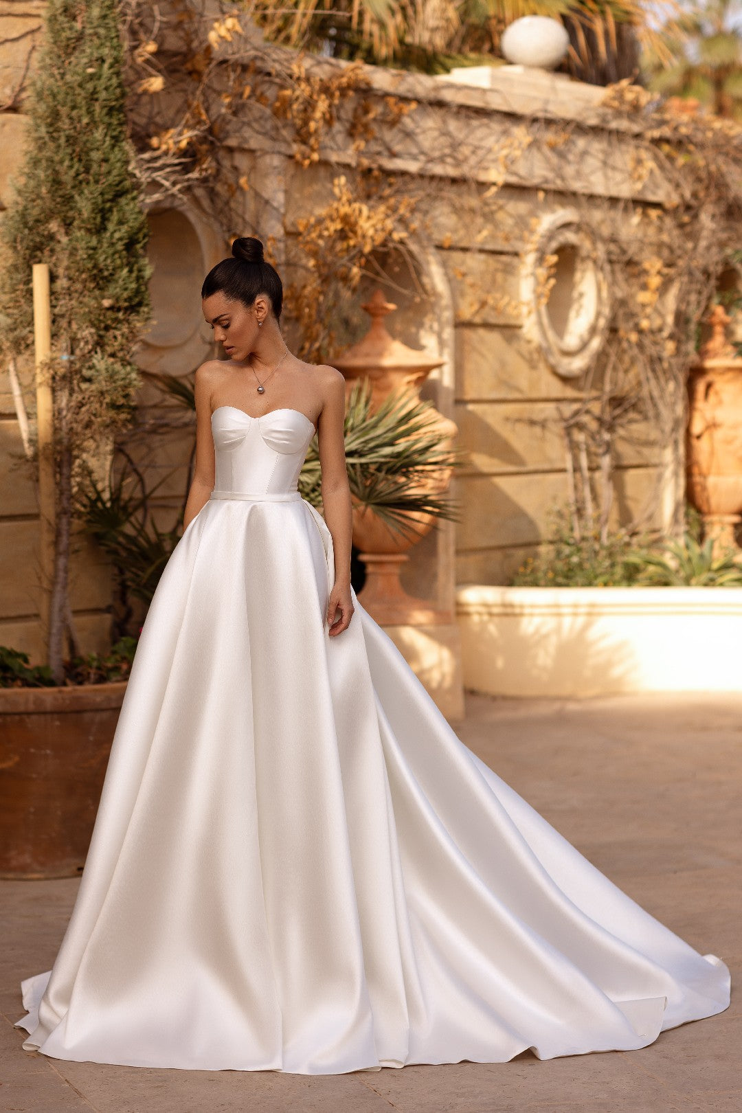 Timeless Strapless Wedding Dress | High Quality Mikado Fabric | Clean ...