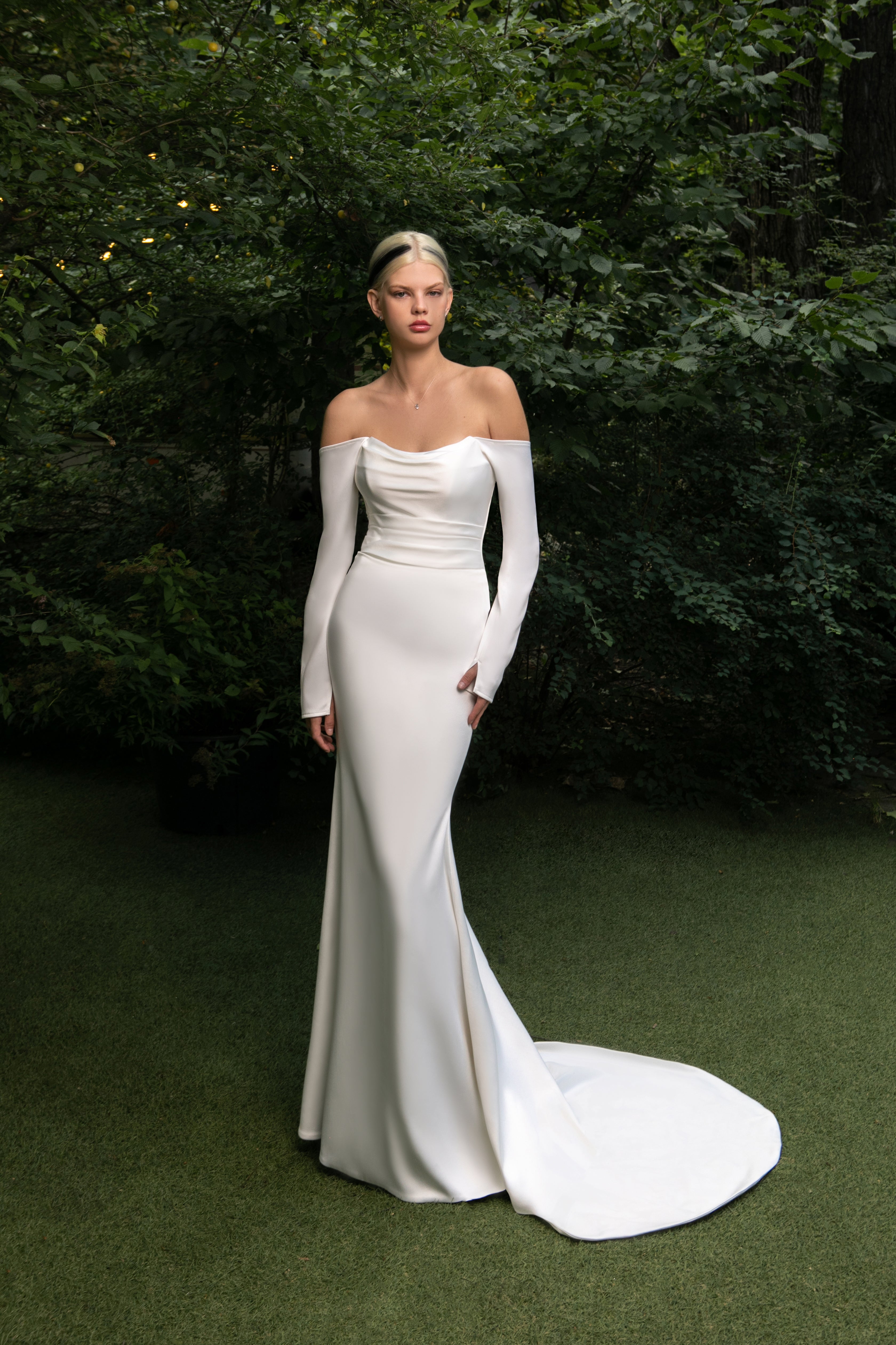 Elegant Wedding Gown with Lace Appliques and Stunning Details | Marelli ...