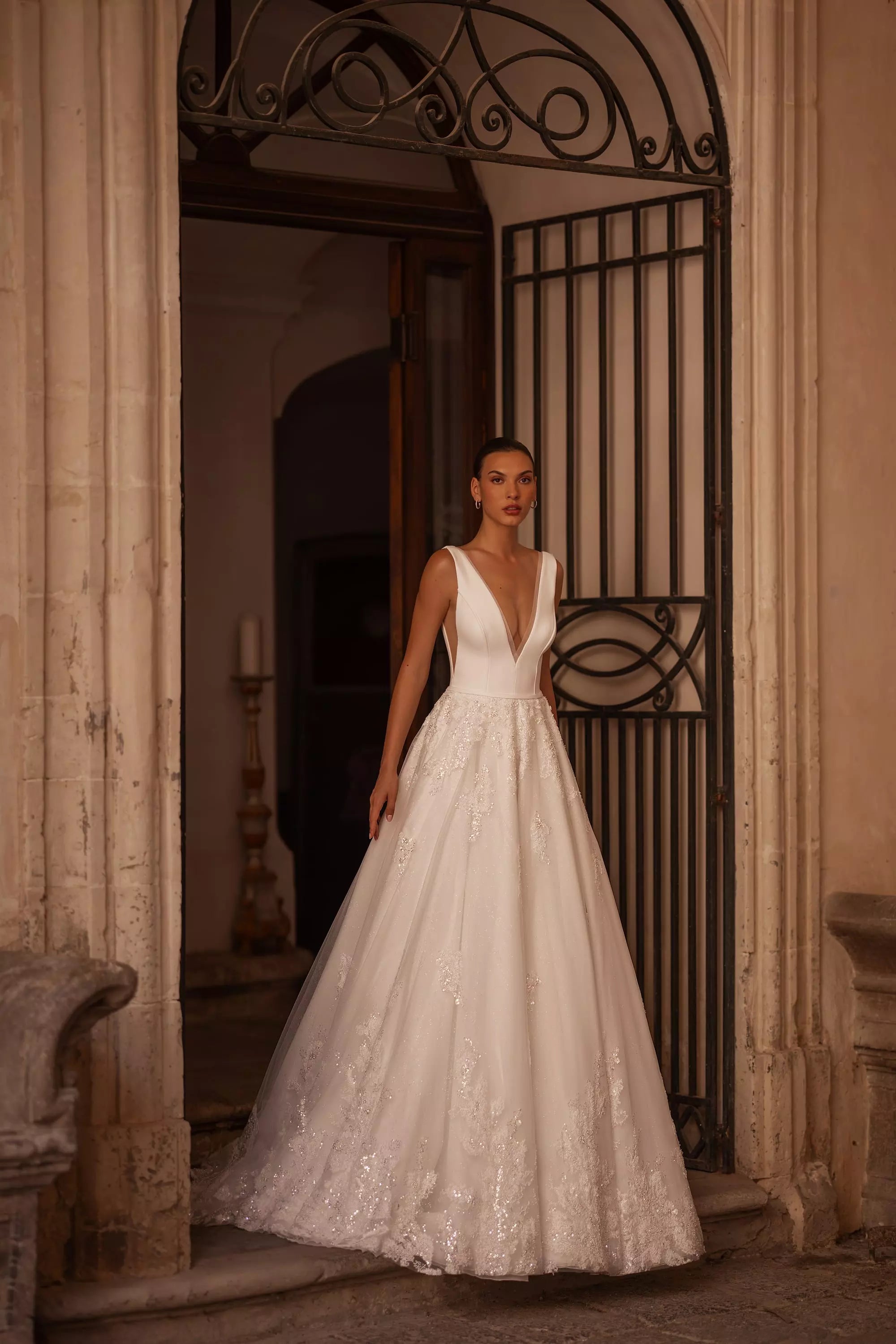 Luxurious Princess Gown: Soft Textures and Vivid Appliqués | Marelli ...